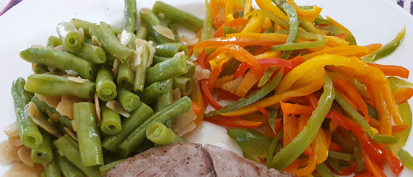 Día 12 - Ejotes con Almendras y Ensalada Caliente de Mini Pimientos ...