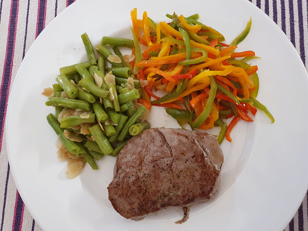 Día 12 - Ejotes con Almendras y Ensalada Caliente de Mini Pimientos ...